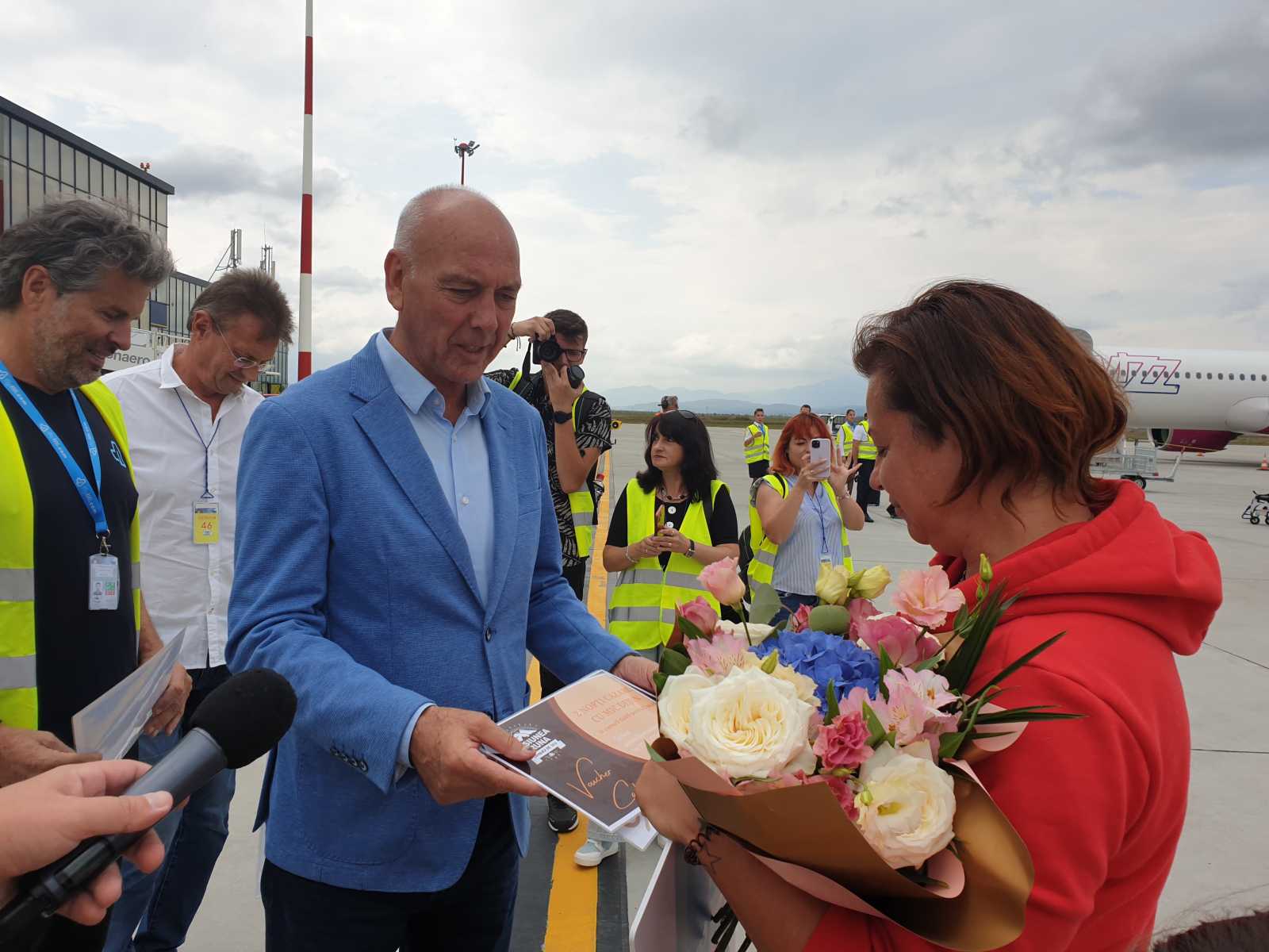 Megérkezett a 200 ezredik utas a brassói reptérre